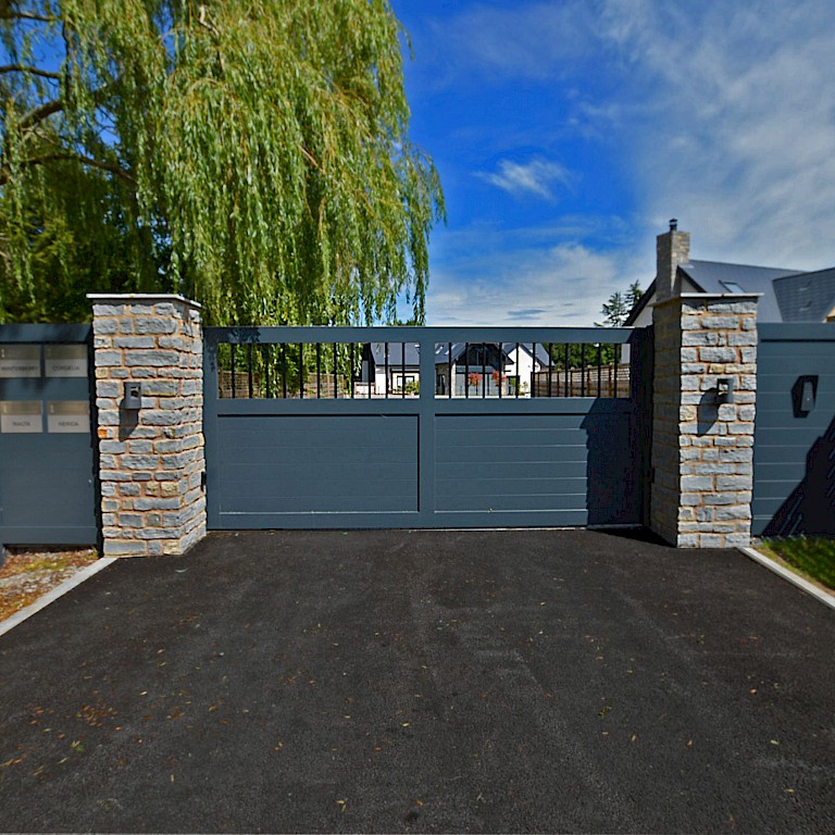 Stone Entrance Pillers and Gates | Thelo Design
