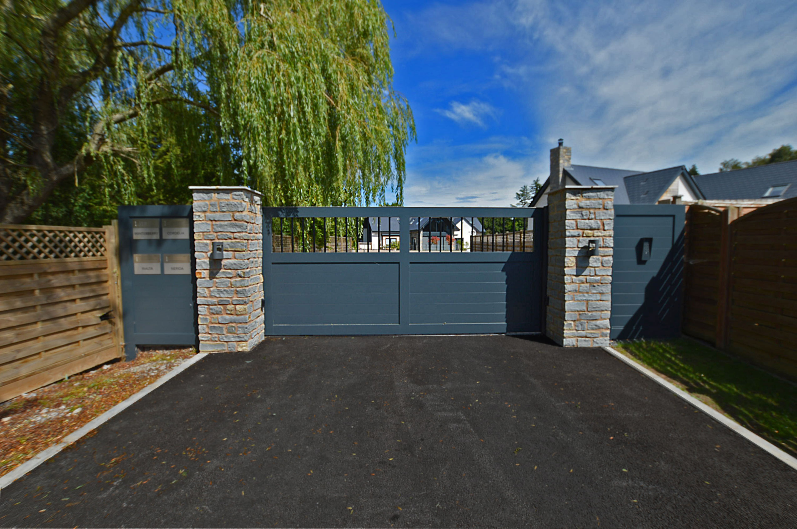 Stone Entrance Pillers and Gates | Thelo Design